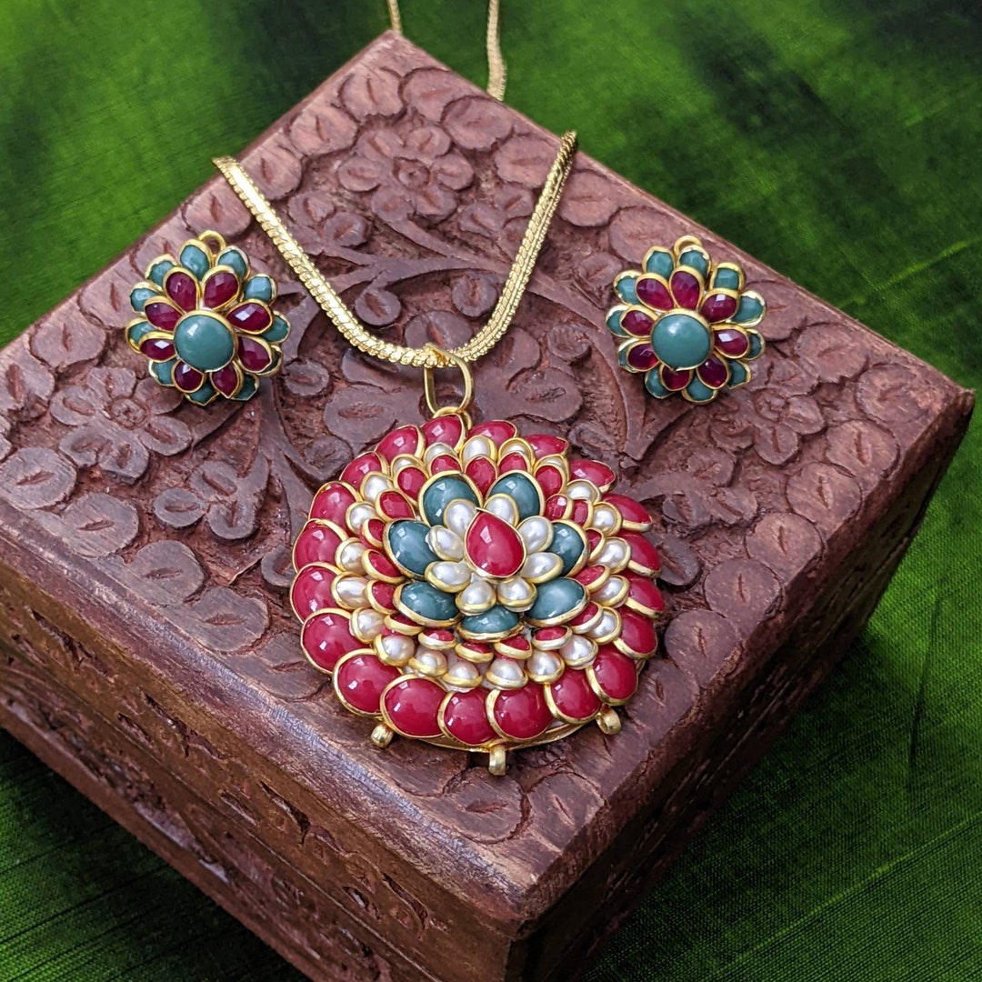 Gorgeous Red and Dark Green Pachi Pendant Earrings Set, Indian ...