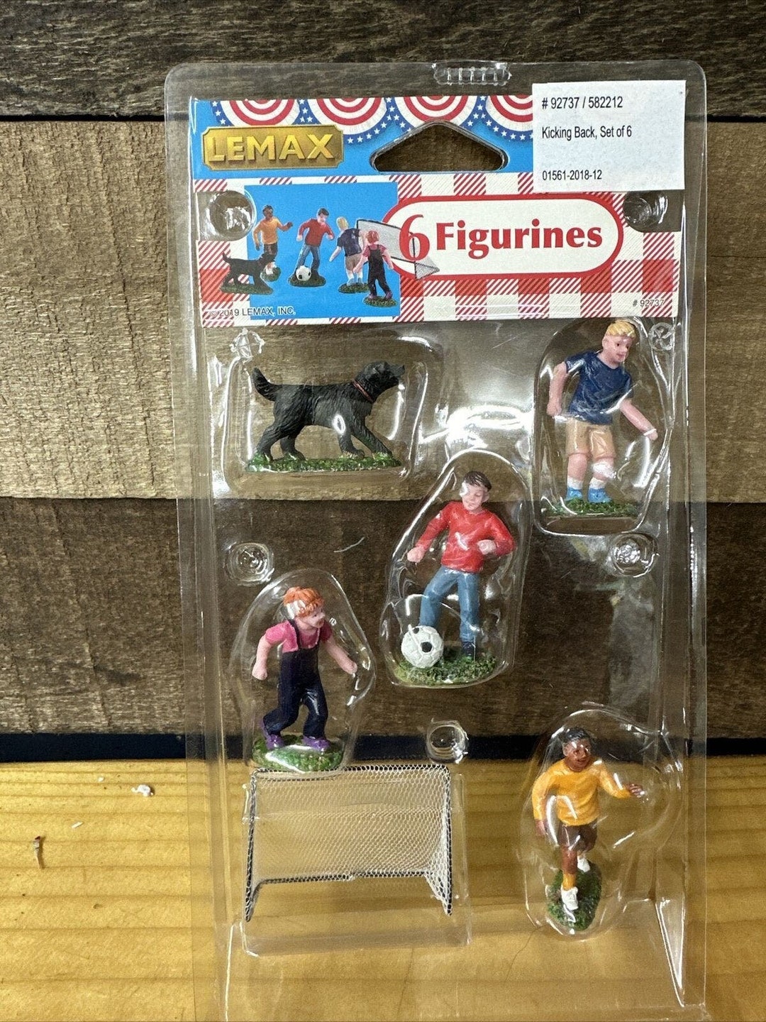 Lemax Kicking Back Soccer Players Set 6 Piece People Dog and Net-set2 ...