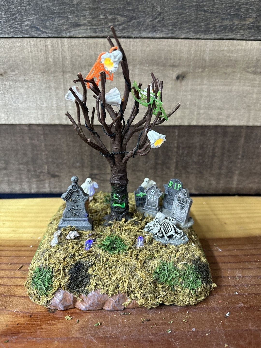 Lemax Spooky Town Village Cemetery Capers Lighted Accessory Retired ...