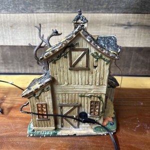 Lemax Creepy Barn Lighted Building Pumpkin Hollow Collection 2005 -in ...