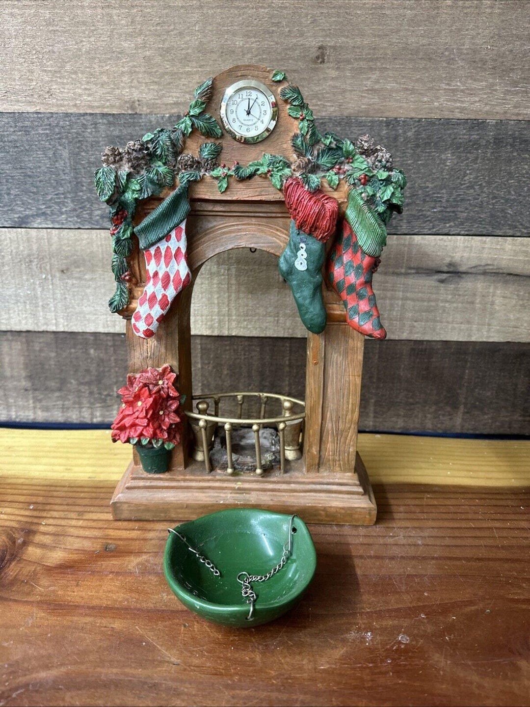 Yankee Candle Christmas Fireplace Clock Garland Stockings Hanging Tart ...