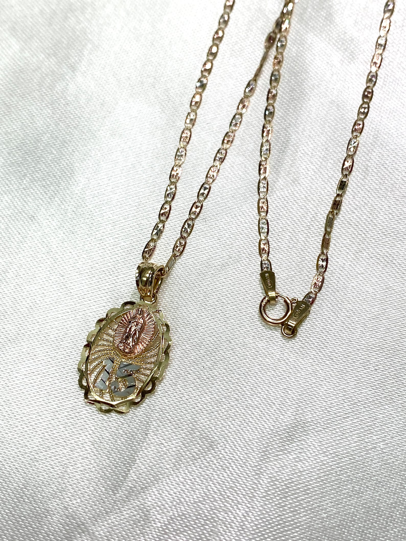 14K Gold Quinceanera Virgin Mary Round Pendant With 1.5mm Valentino ...