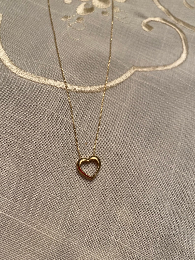 14K Solid Gold Dainty Heart Necklace, Minimalist Design Sacred Heart ...