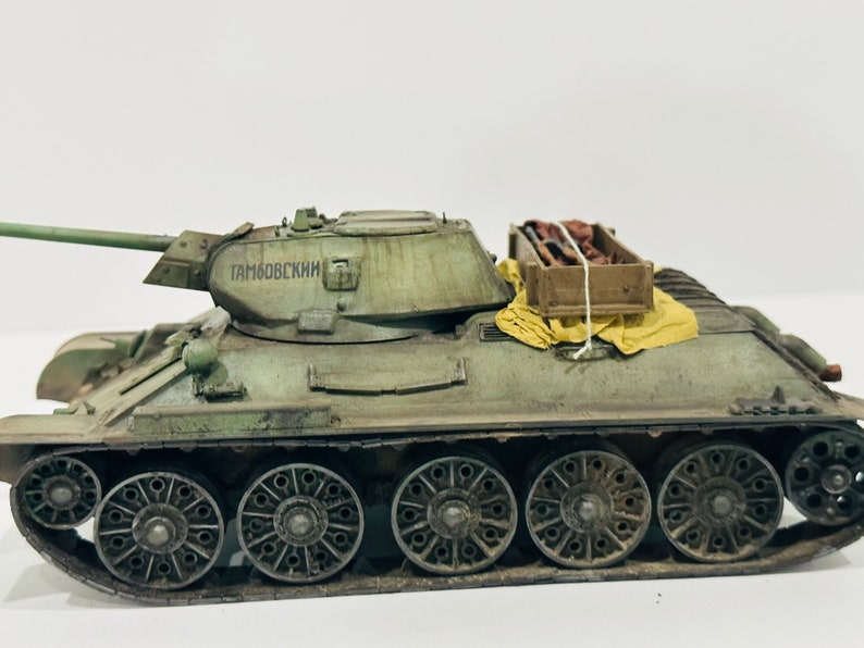 Tank Russian 1/35 T34/76 Scale Model Soviet WW2. Painted and Weathered ...