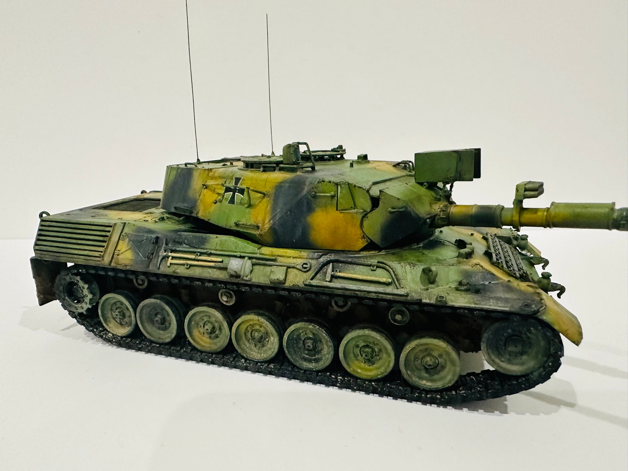 FINISHED Pro Built 1/35 Leopard 1A4 Tank Modern German AFV. Painted and ...
