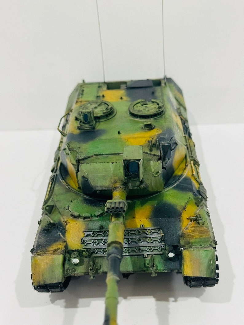 FINISHED Pro Built 1/35 Leopard 1A4 Tank Modern German AFV. Painted and ...