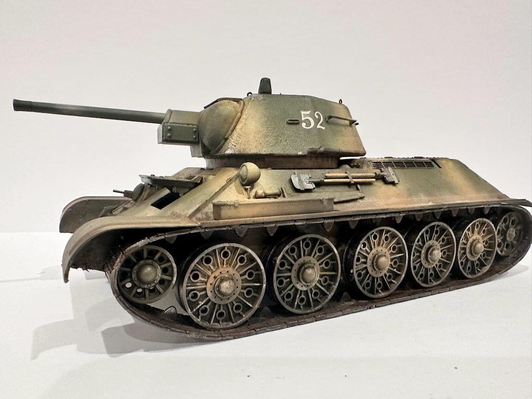 Tank Russian 1/35 T34/76 Soviet WW2 Scale Model. Camouflage. Painted ...