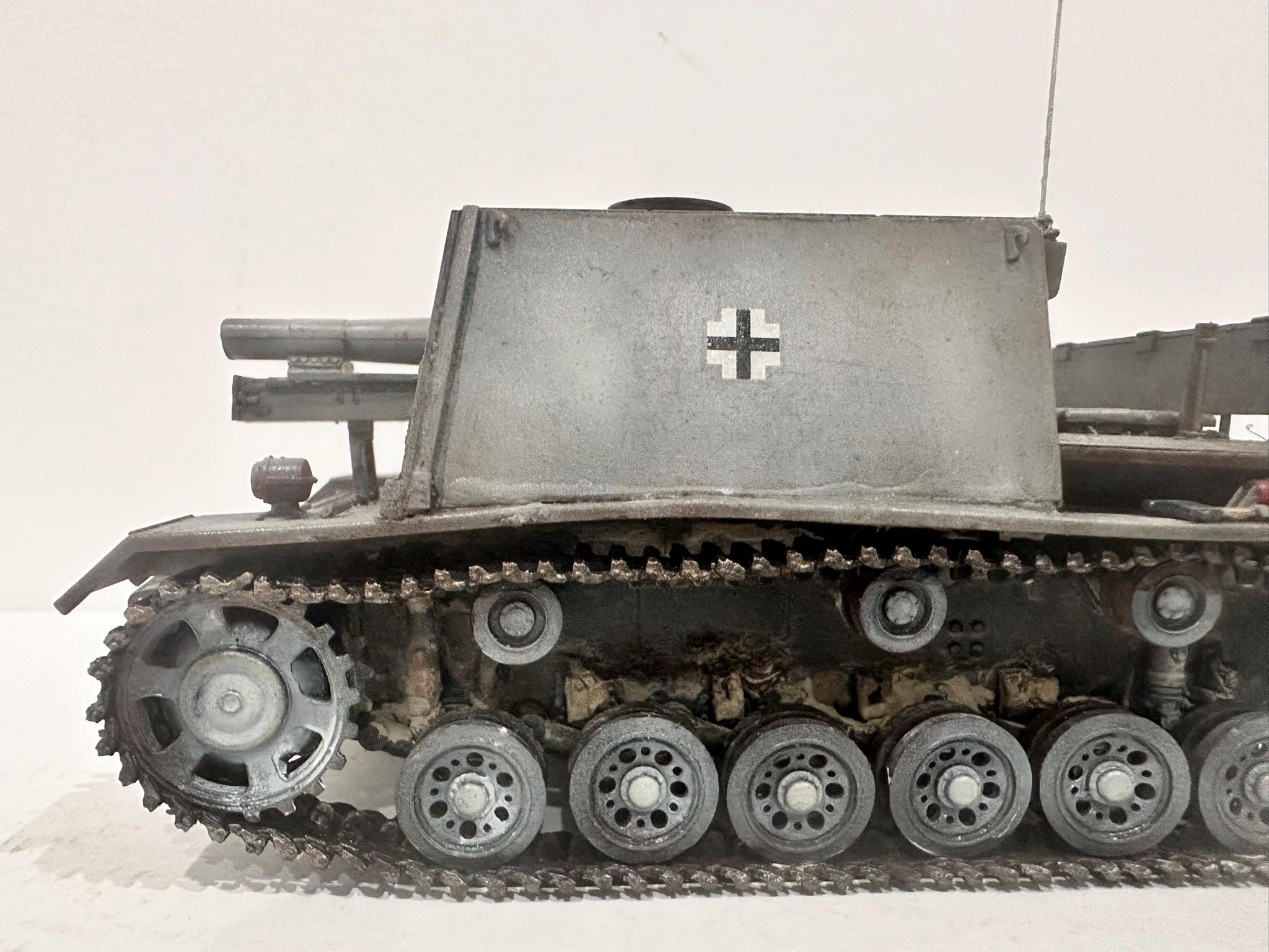 Panzer Tank German 1/35 Scale Model Sturminfanteriegeschütz 33B With 15 ...