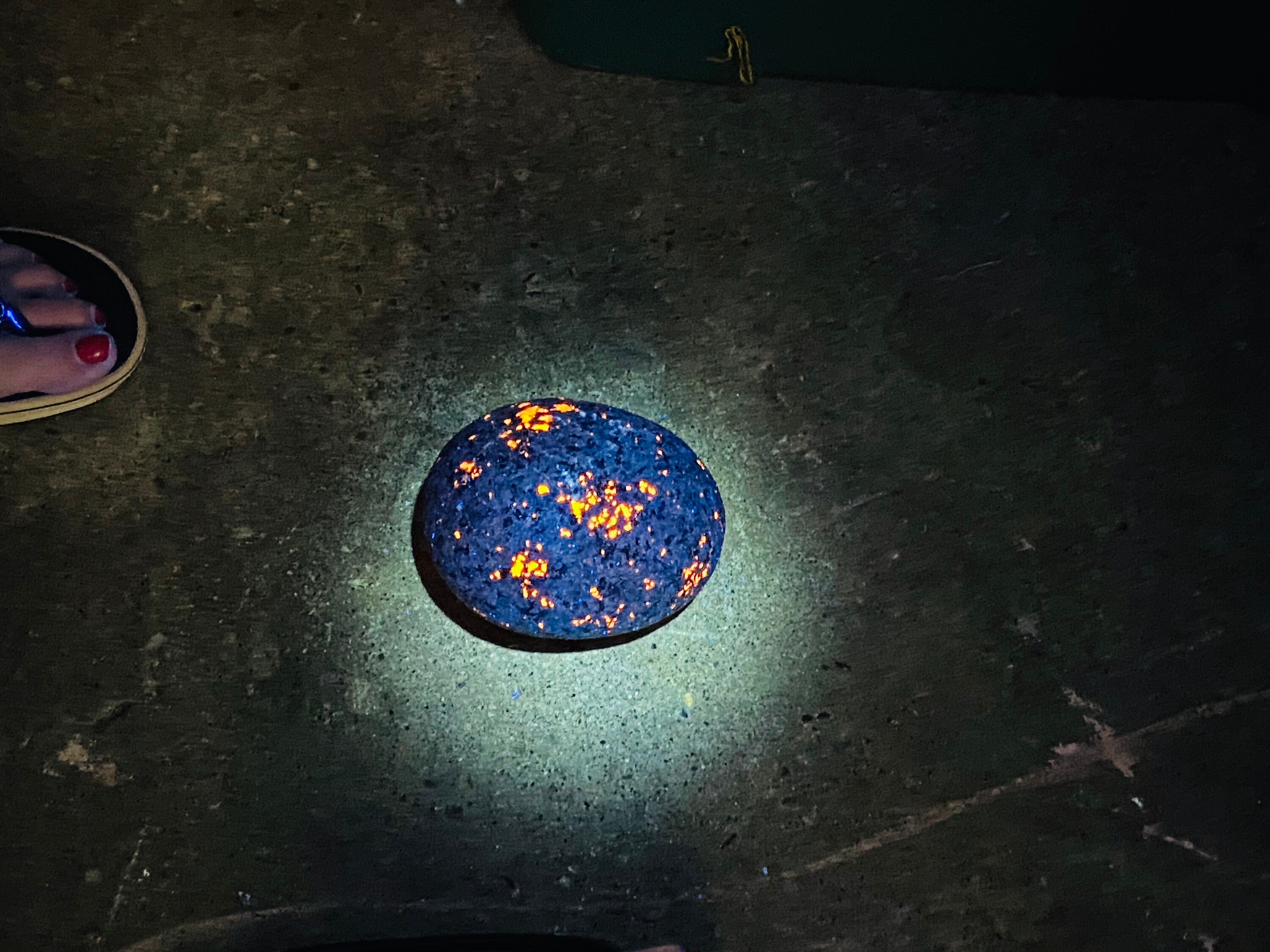 HUGH 3.75 Lbs Emberlite Stone = Glows With Black Light / UV Light ...