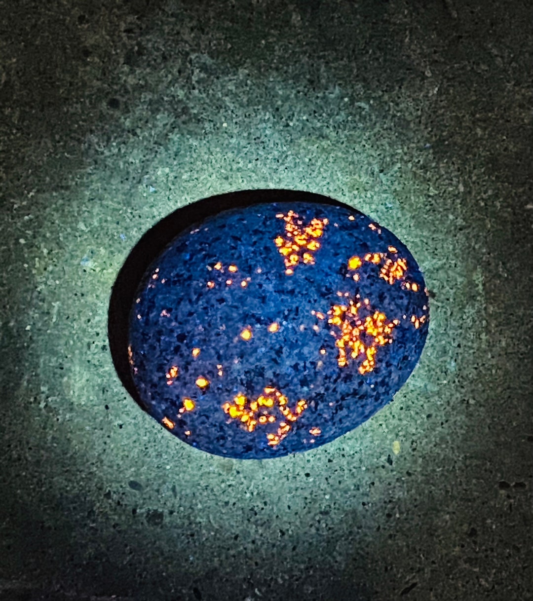 HUGH 3.75 Lbs Emberlite Stone = Glows With Black Light / UV Light ...