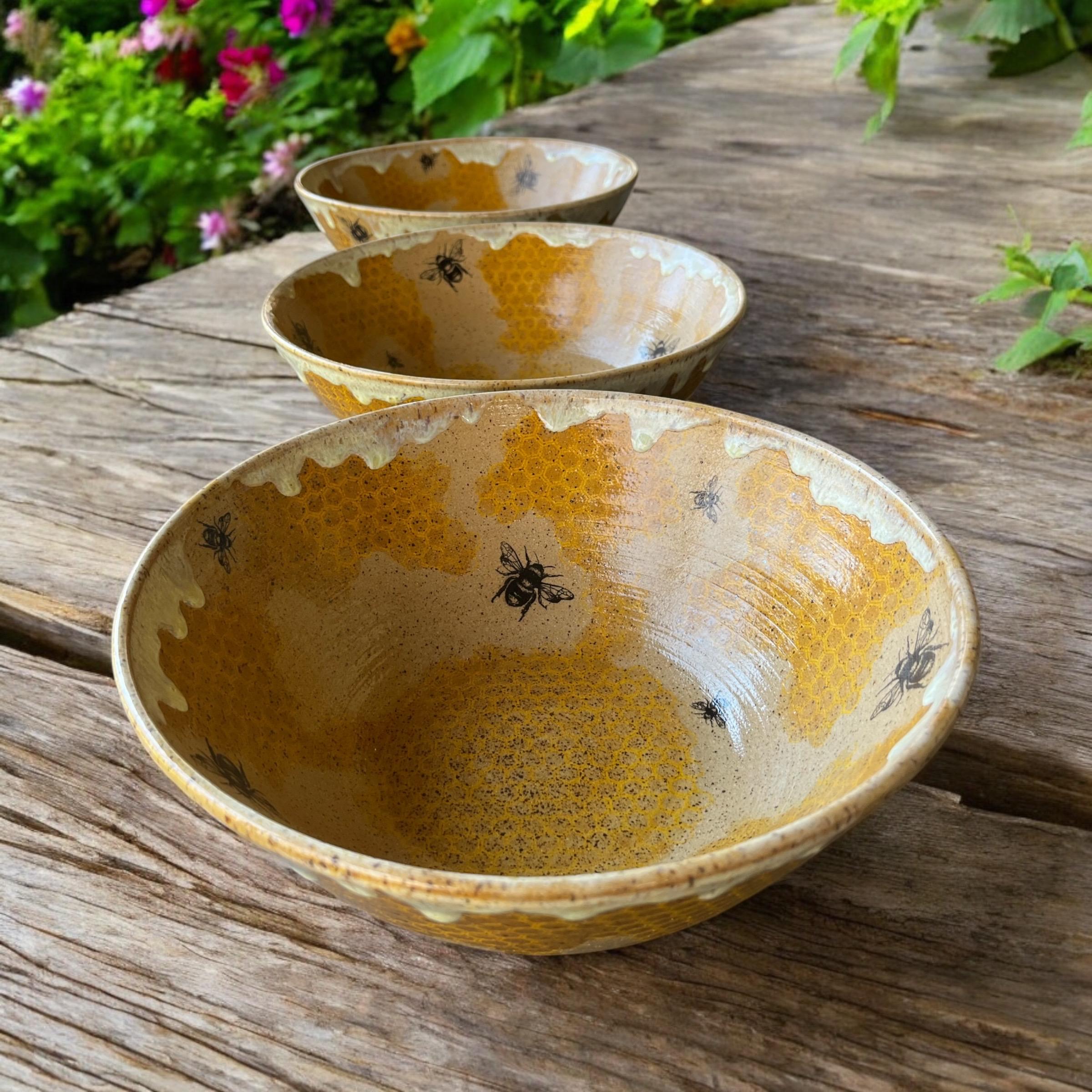 Large Drippy Bee Serving Bowl ~ 11 Cups - Etsy