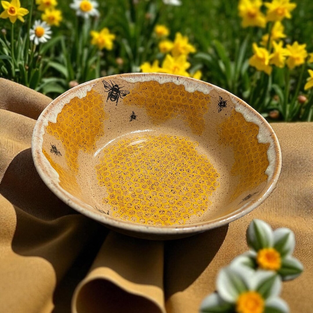 Drippy Bee Serving Bowl ~ 9 Cups. Ready to Ship! - Etsy