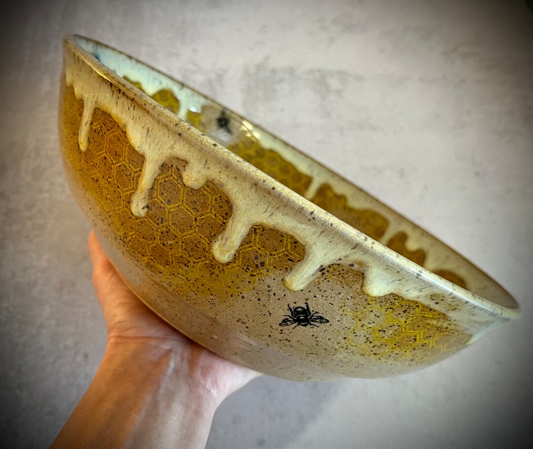 Large Drippy Bee Serving Bowl ~ 11 Cups - Etsy