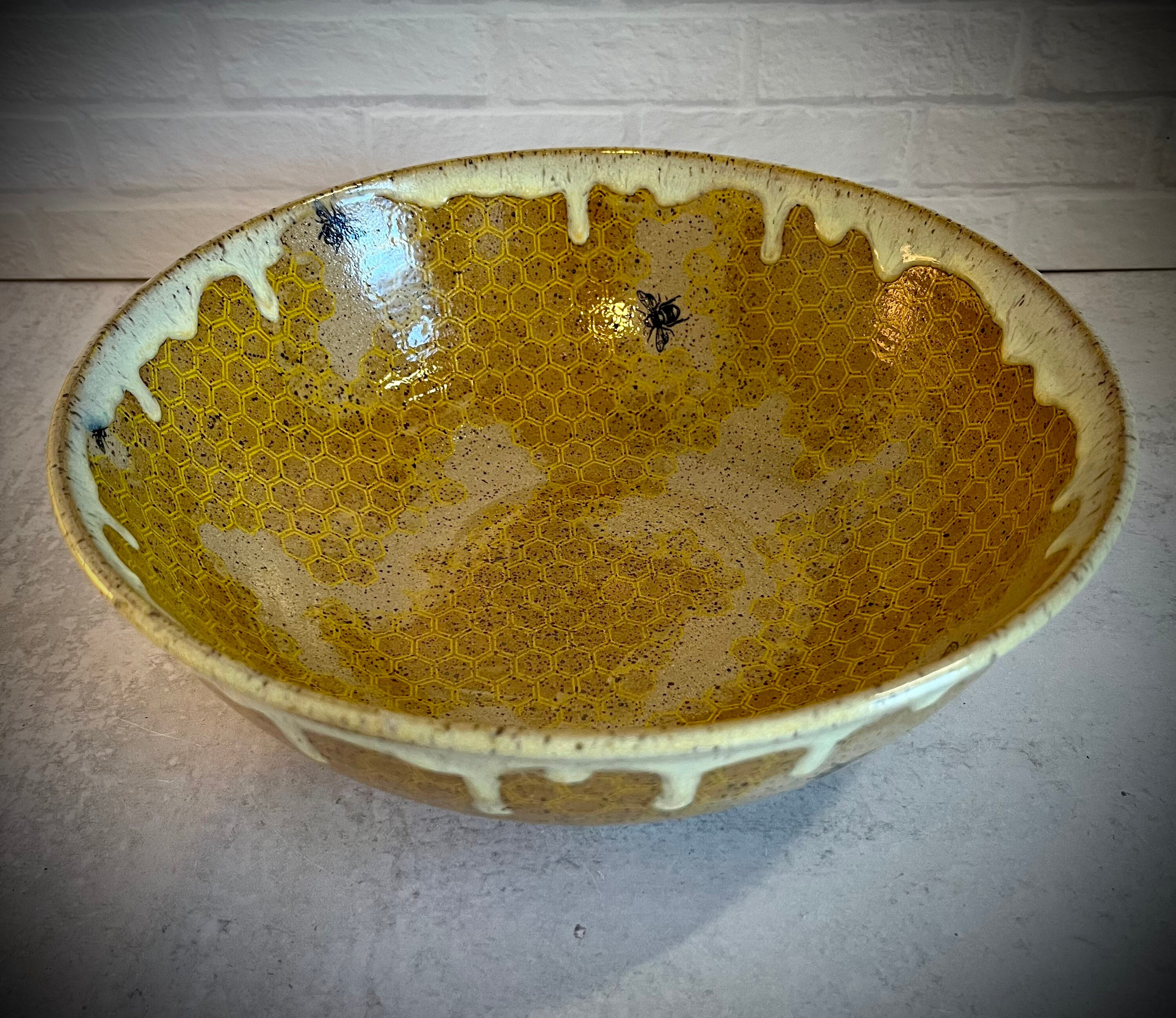 Large Drippy Bee Serving Bowl ~ 11 Cups - Etsy