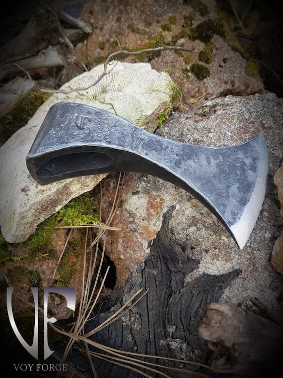 Francisca Throwing Axe