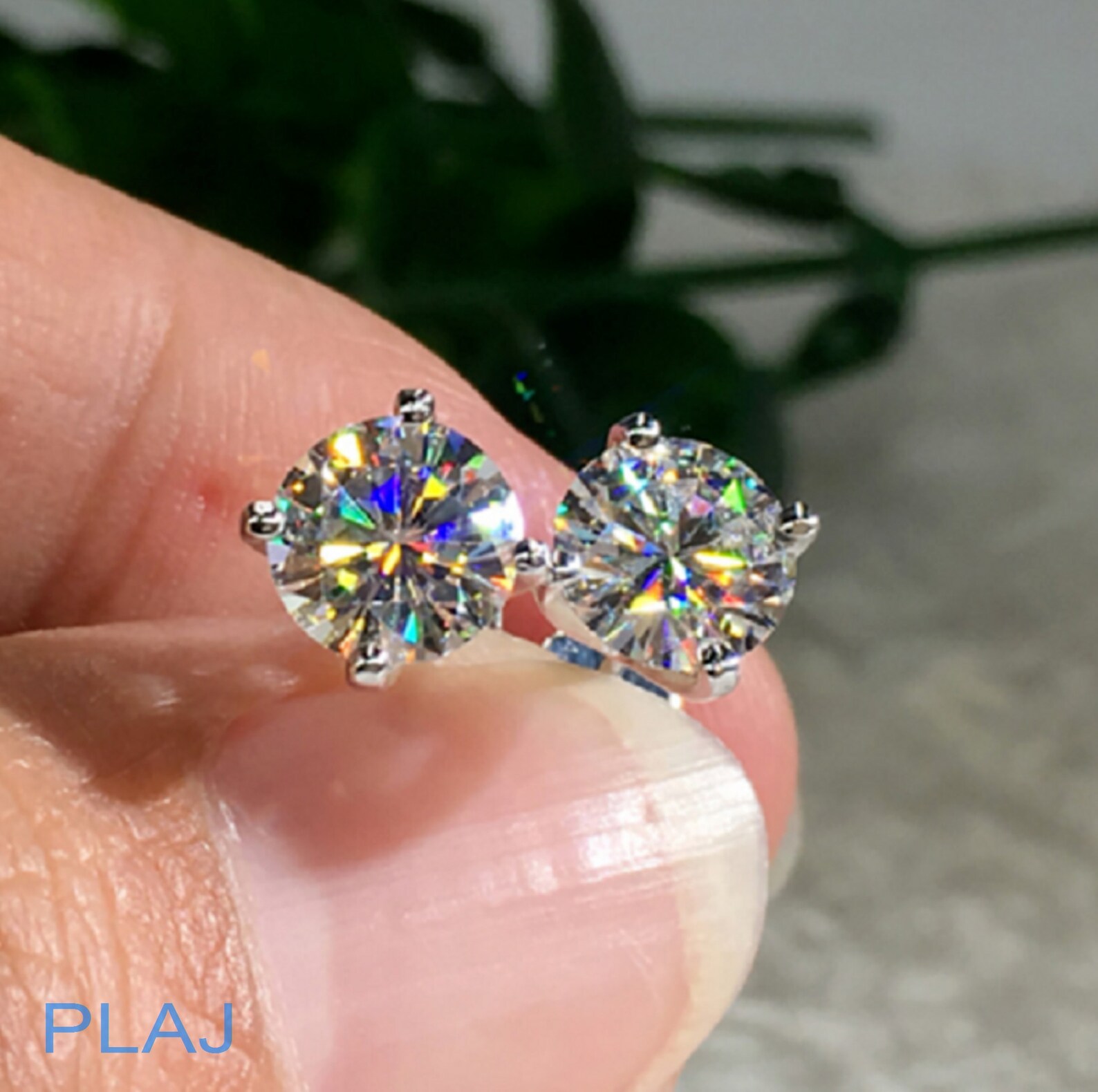 Round Cut 5 MM Center Stone 1 00 Ct White VVS1 Moissanite Etsy