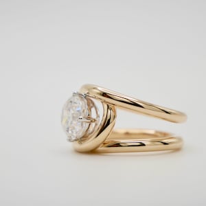 Oval Moissanite 5 Carat Interlocking Loops Ring - Etsy