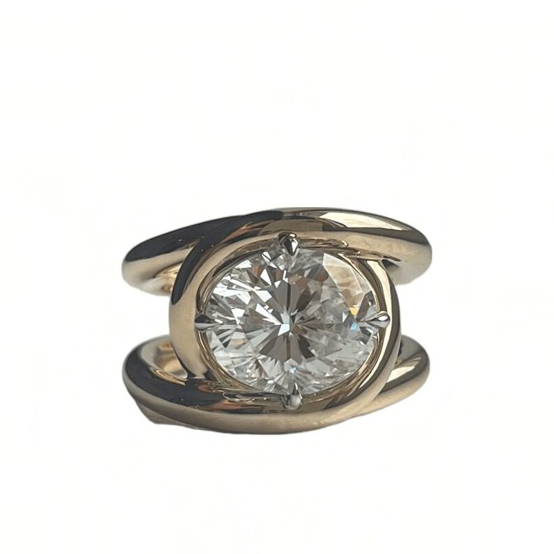 Oval Moissanite 5 Carat Interlocking Loops Ring - Etsy