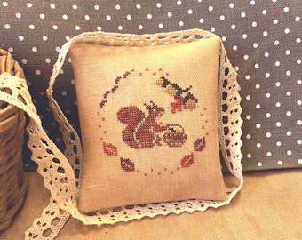 PDF Squirrel Quaker Cross Stitch Design - Thanksgiving Autumn Chart ...