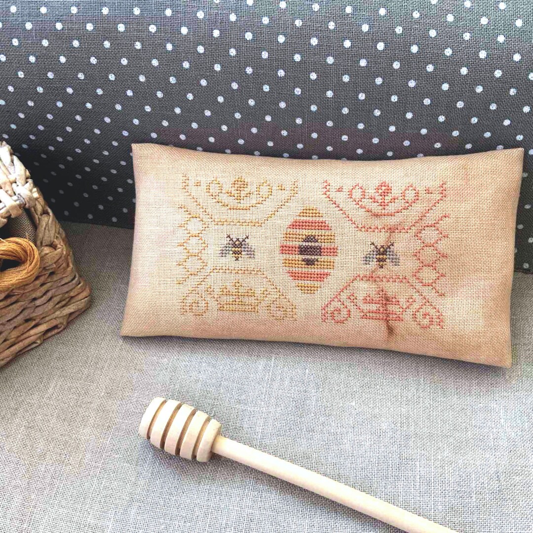 PDF Bee Quaker by Needle Treasures Nook Cross Stitch Bee Pattern ...