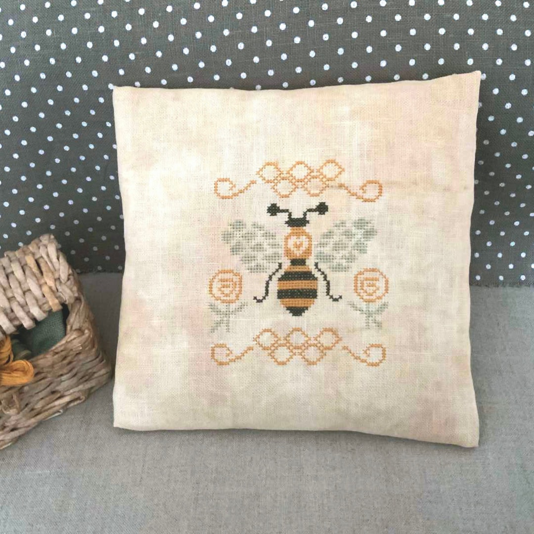 PDF Bee Love by Needle Treasures Nook Bee Cross Stitch Design ...