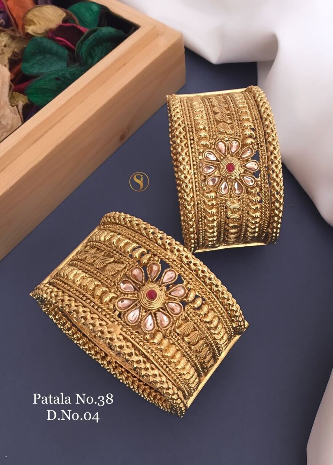 Saundaryam Fashions Women's Antique High Gold Openable Patla / Bengal ...