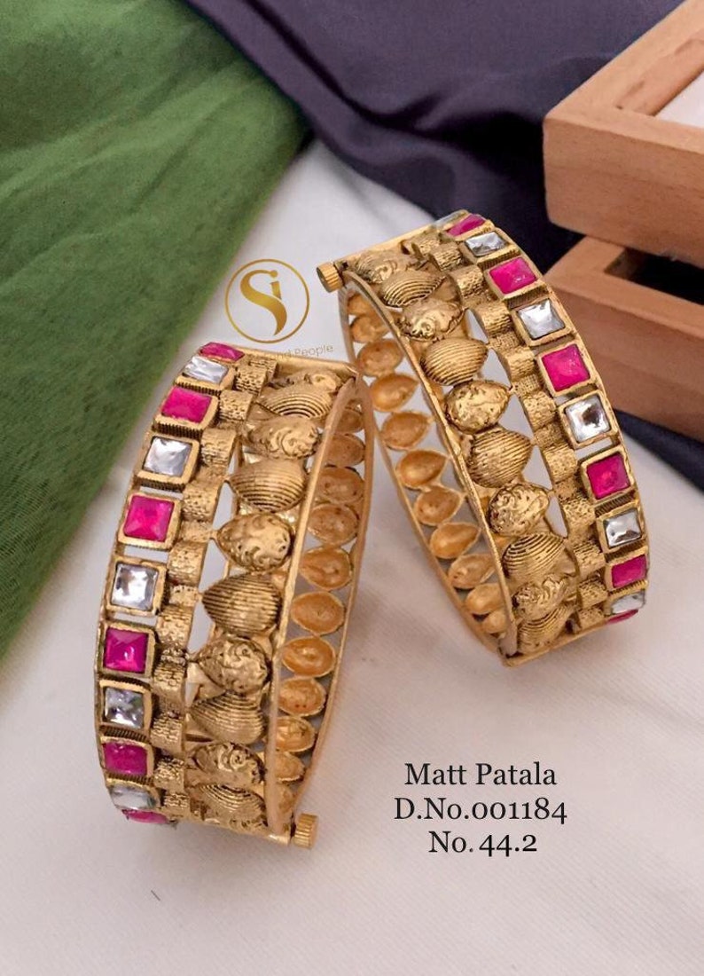 Saundaryam Fashions Women's Antique High Gold Openable Patla / Bengal ...