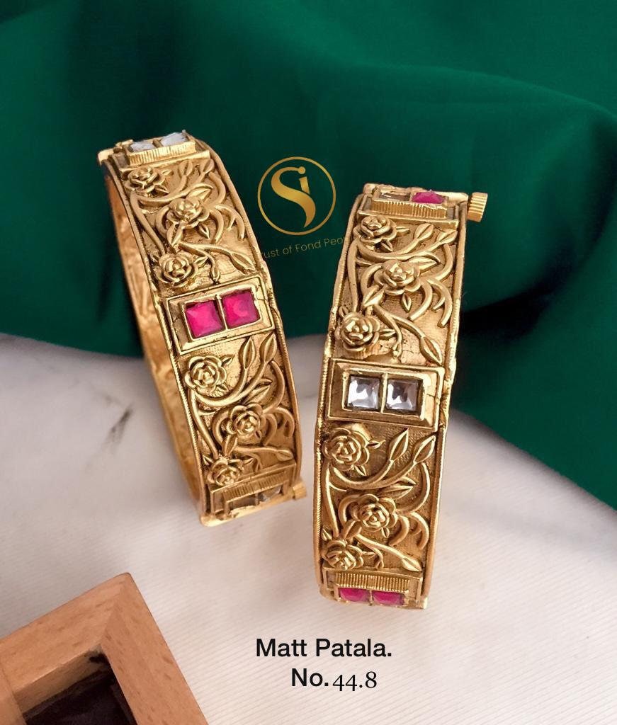 Saundaryam Fashions Women's Antique High Gold Openable Patla / Bengal ...