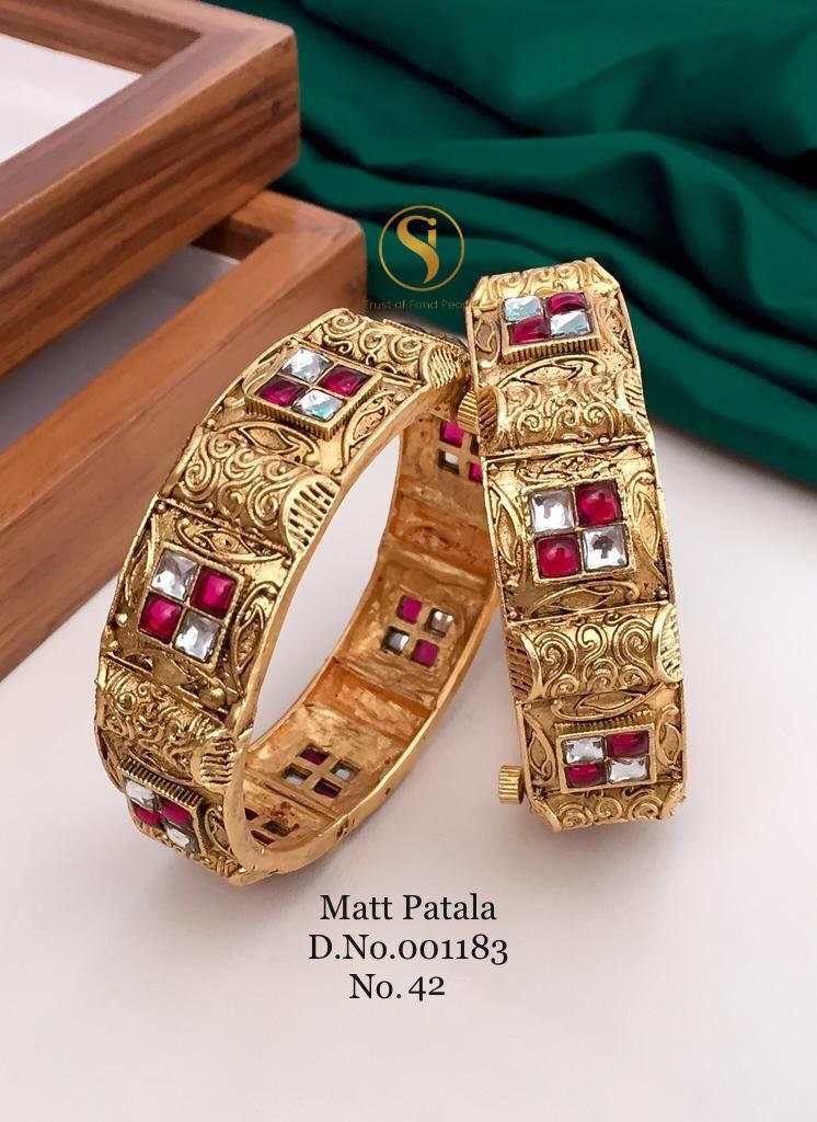 Saundaryam Fashions Women's Antique High Gold Openable Patla / Bengal ...