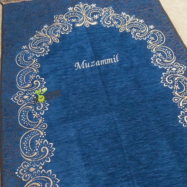 Personalised prayer mat with embroidery. Sejadah Salah mat | Etsy