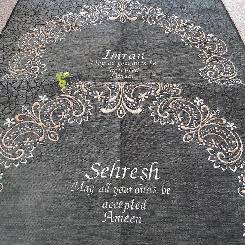 Personalised prayer mat with embroidery. Sejadah Salah mat | Etsy