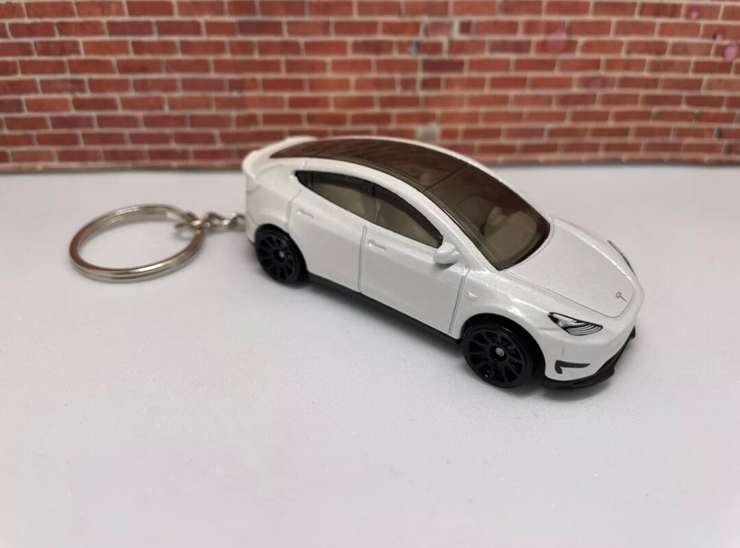 Keychain for Tesla Model Y SUV EV White Electric Car Keys Chains Fob ...