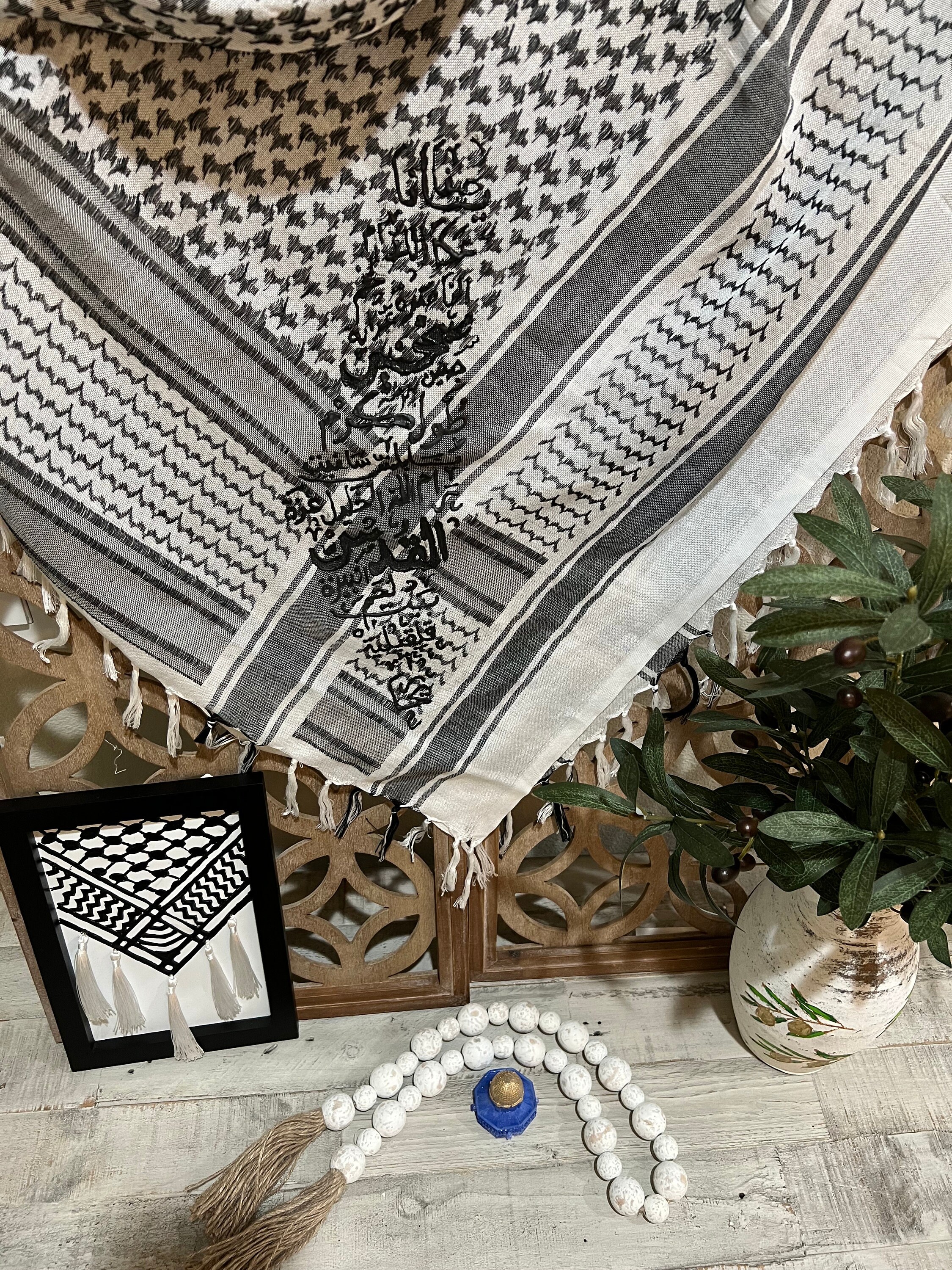Palestine Map Hand Painted Kuffiya | Black Finishing | Palestinian Home ...