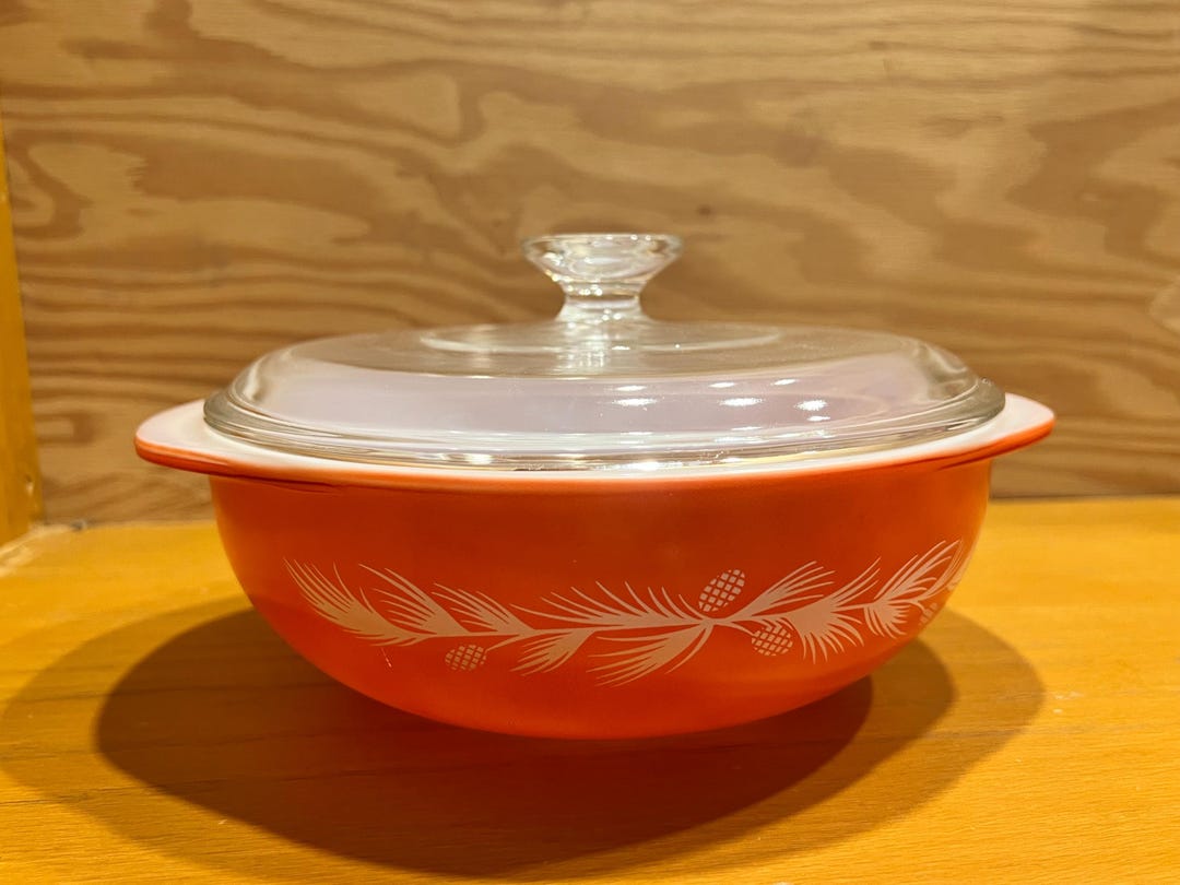 Vintage PYREX 2 Quart Holiday Casserole (024) With a Replacement Lid - Etsy
