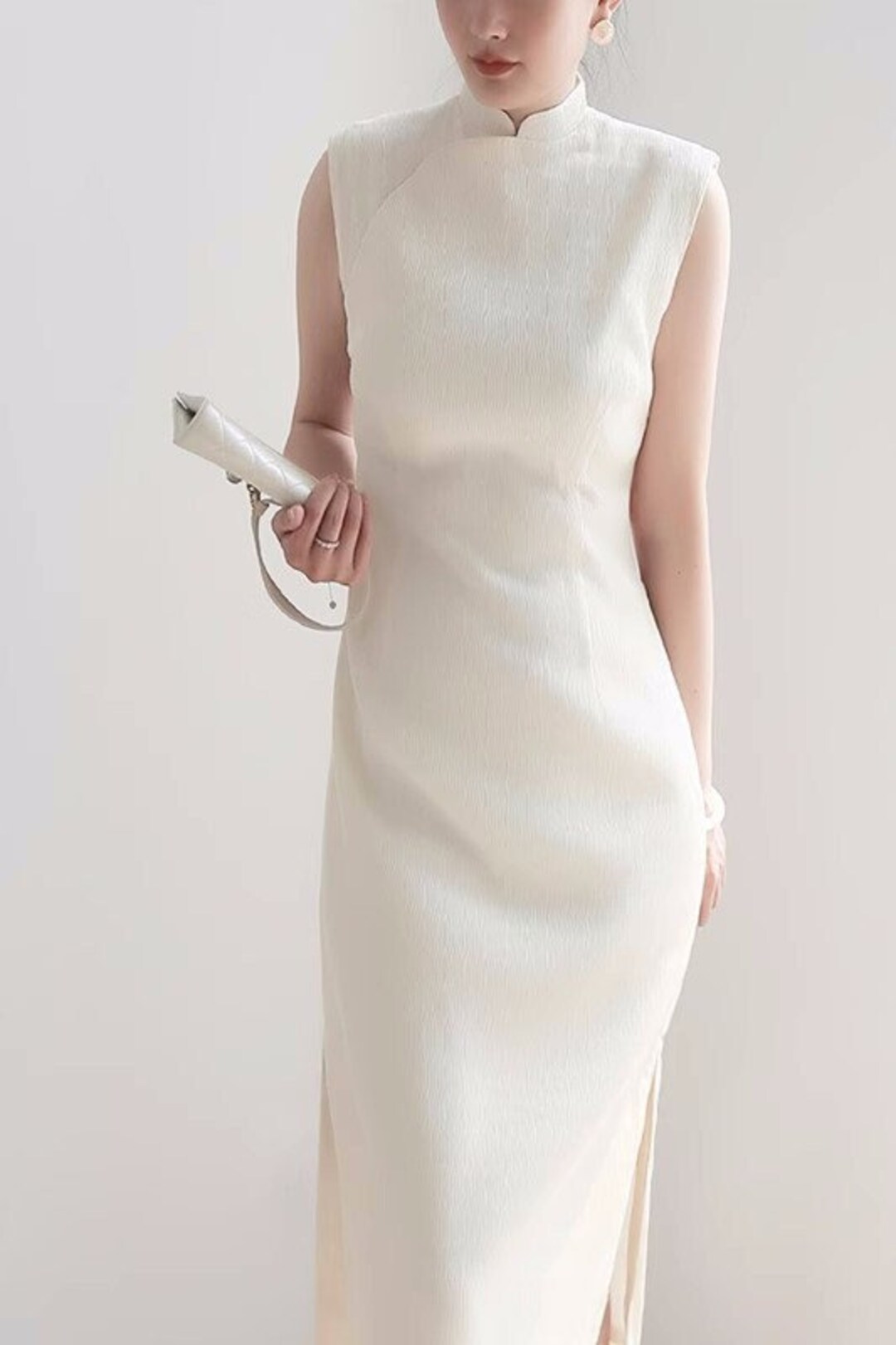 Minimalist White Cheongsam Gown Sleeveless Modern Cheongsam Elegant