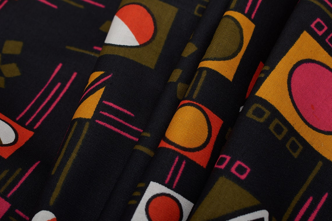 1990 Vintage Cotton Fabric. Geometric pattern on black | Etsy