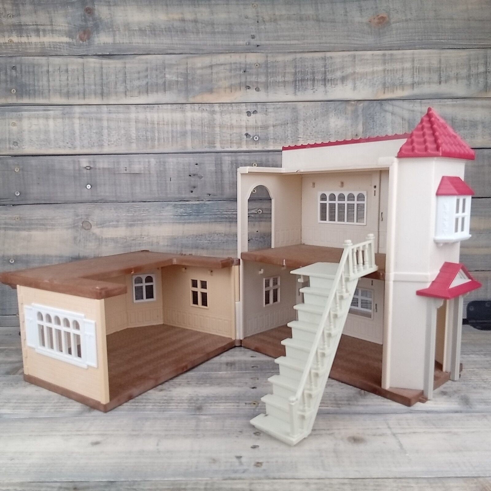 Calico Critters Deluxe Village House With Bonus Gift Set