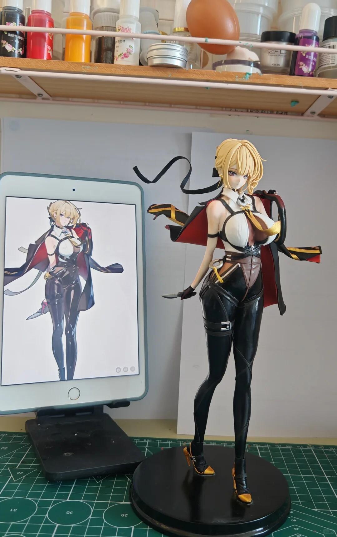 ESCALA - Figura de arcilla de aire/luz por encargo - Colección de ...