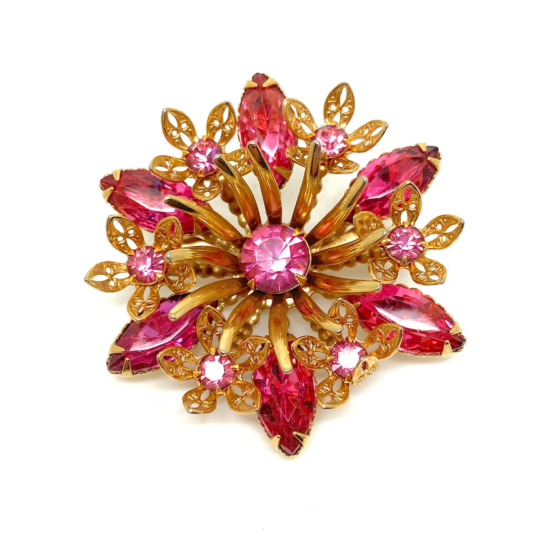 Lovely Vintage Pink Crystal Rhinestone Star or Flower Brooch. - Etsy