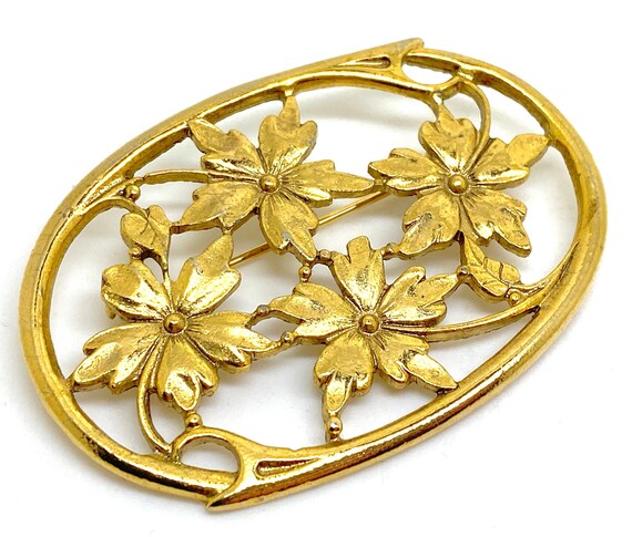 Large Vintage Goldtone Ornate Leaf Design Brooch - Gem