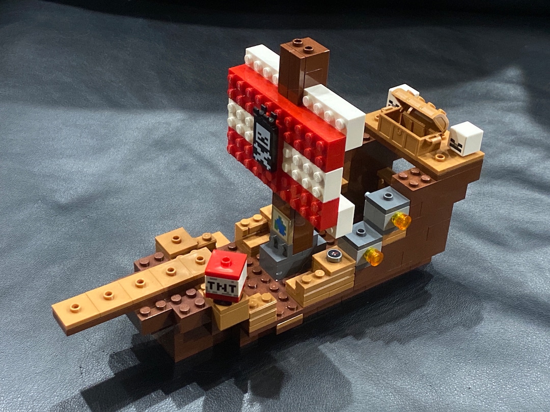 LEGO® Minecraft Pirate Ship from Set 21152 Lego Minecraft Clean ...