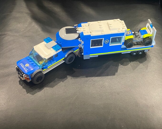LEGO Police Mobile Command Truck set 60315-1 Authentic Near Complete ...