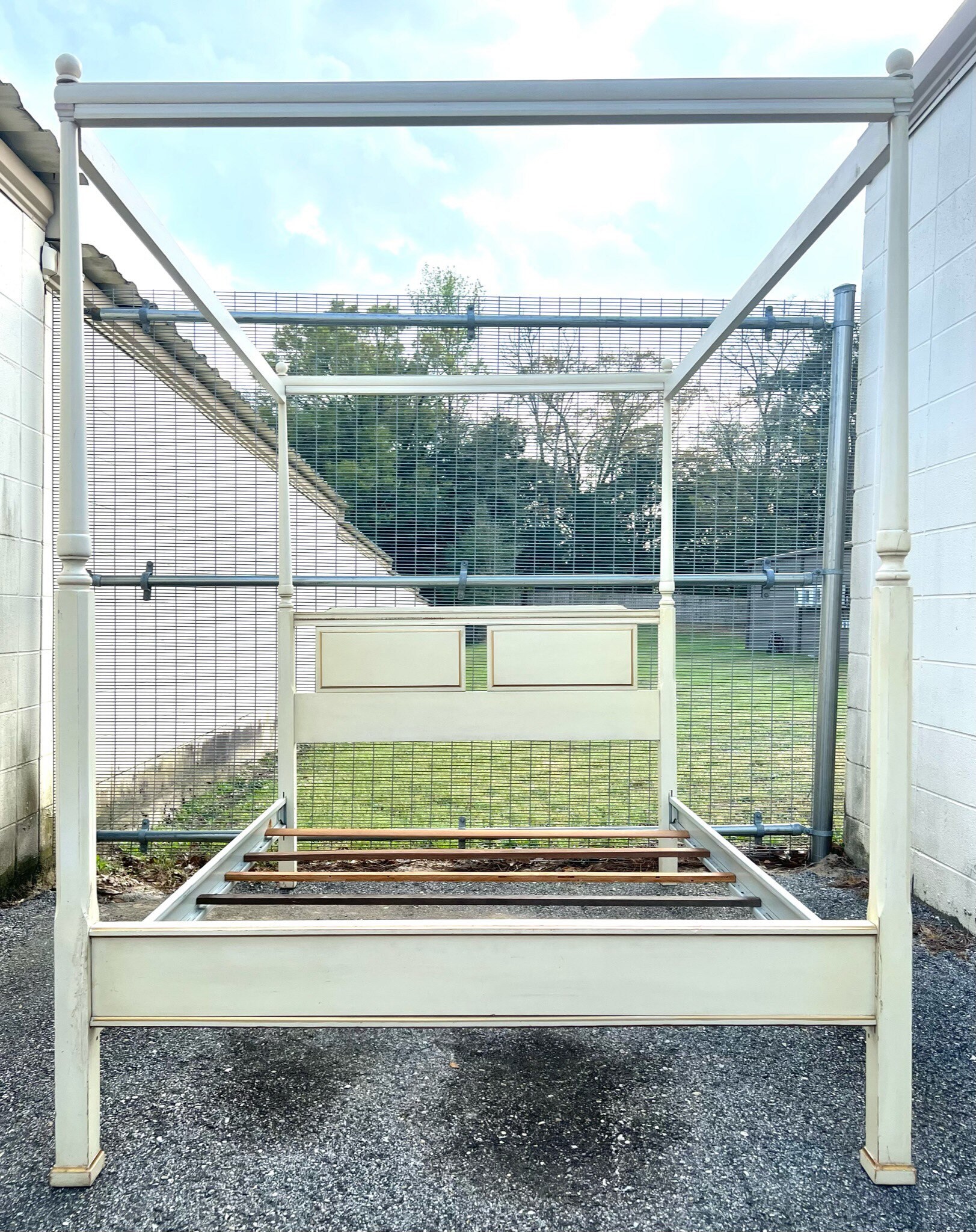 Lexington canopy bed store