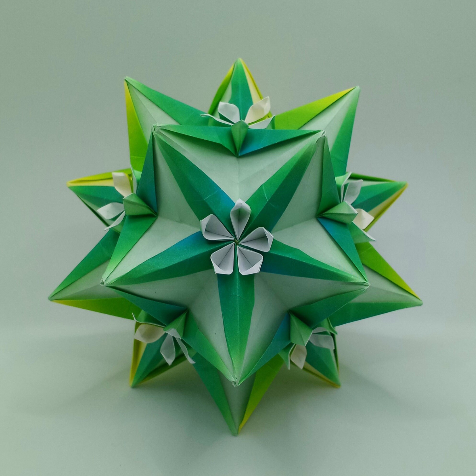 Lucia, Green Origami Ball, Green Kusudama, Origami Art, Origami ...