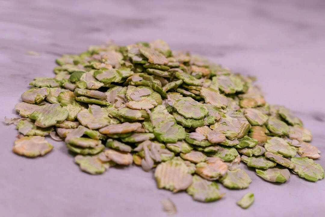 Bunny Pea Flakes Treat Bag: Natural Pet Treats (50g) - Etsy