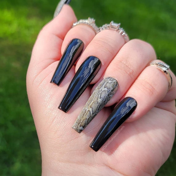 Snakeskin nails store