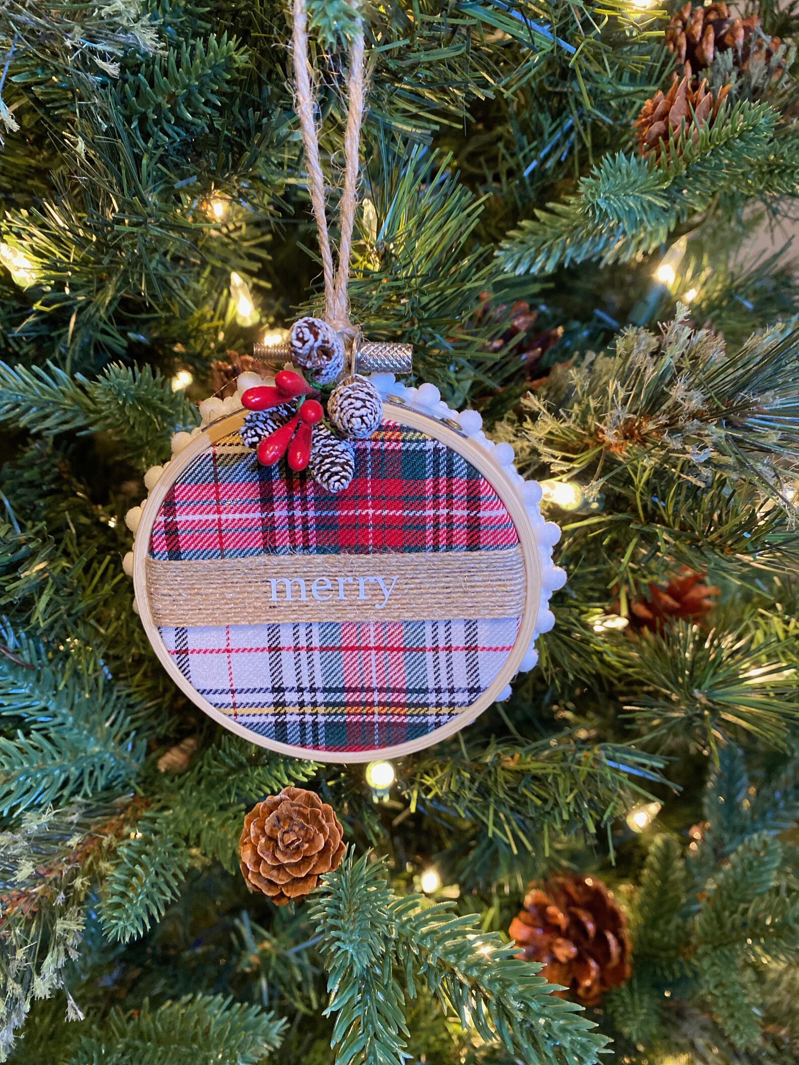 Plaid Embroidery Hoop Christmas Ornaments With Pinecone and Berry ...