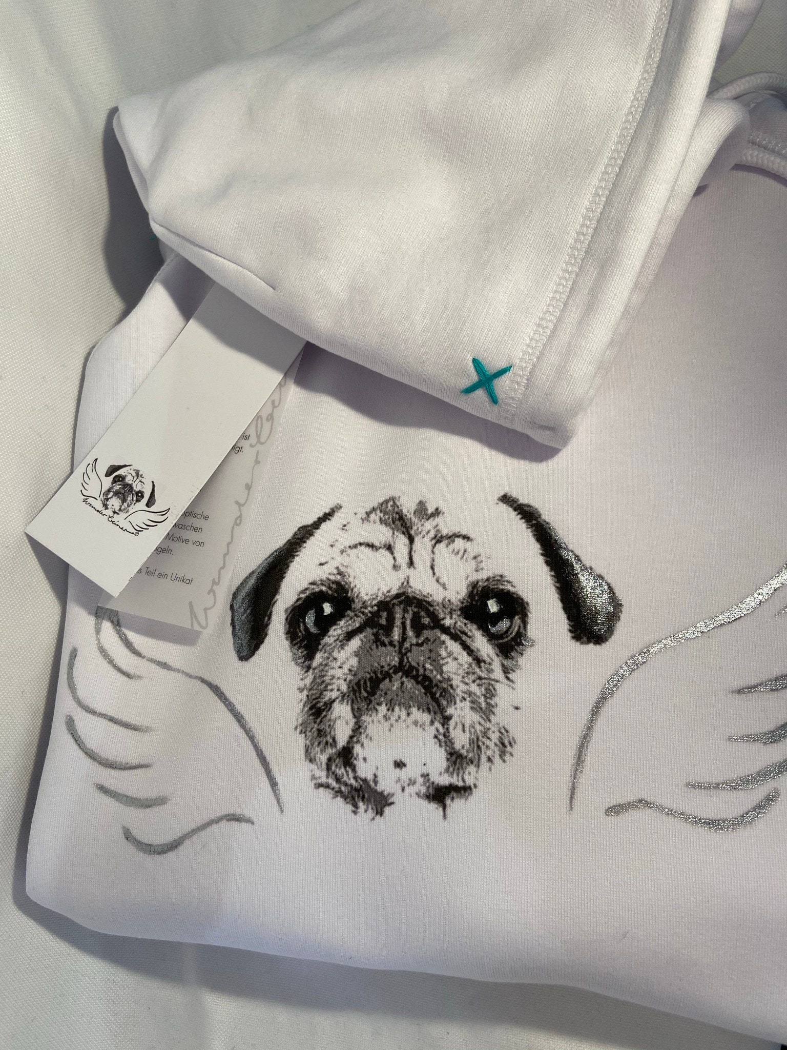 Vente, sweat à capuche biologique avec motif carlin, peint à la main ...