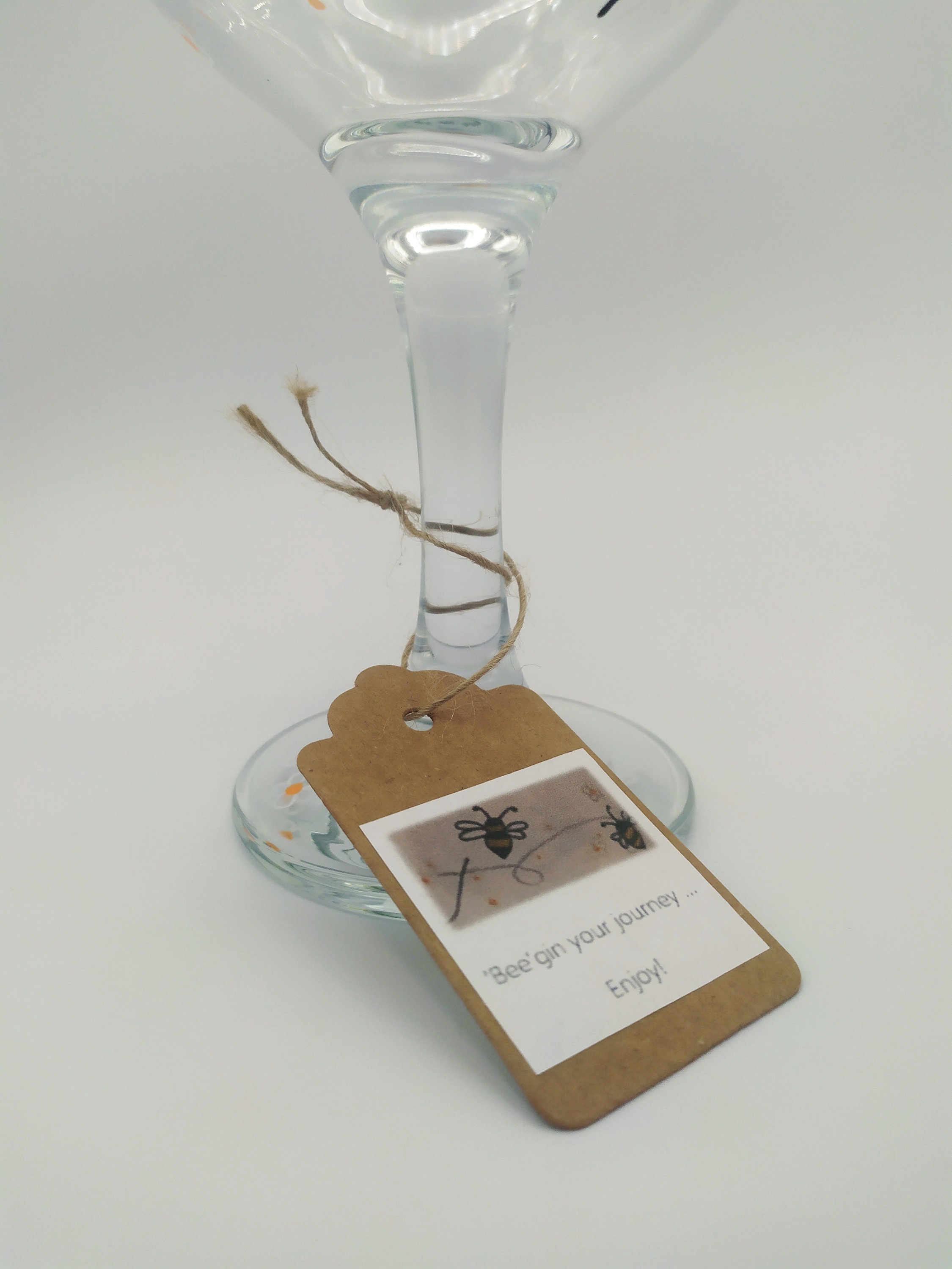 Bumble Bee Gin Glass: Hand Painted Christmas Present - Etsy.de