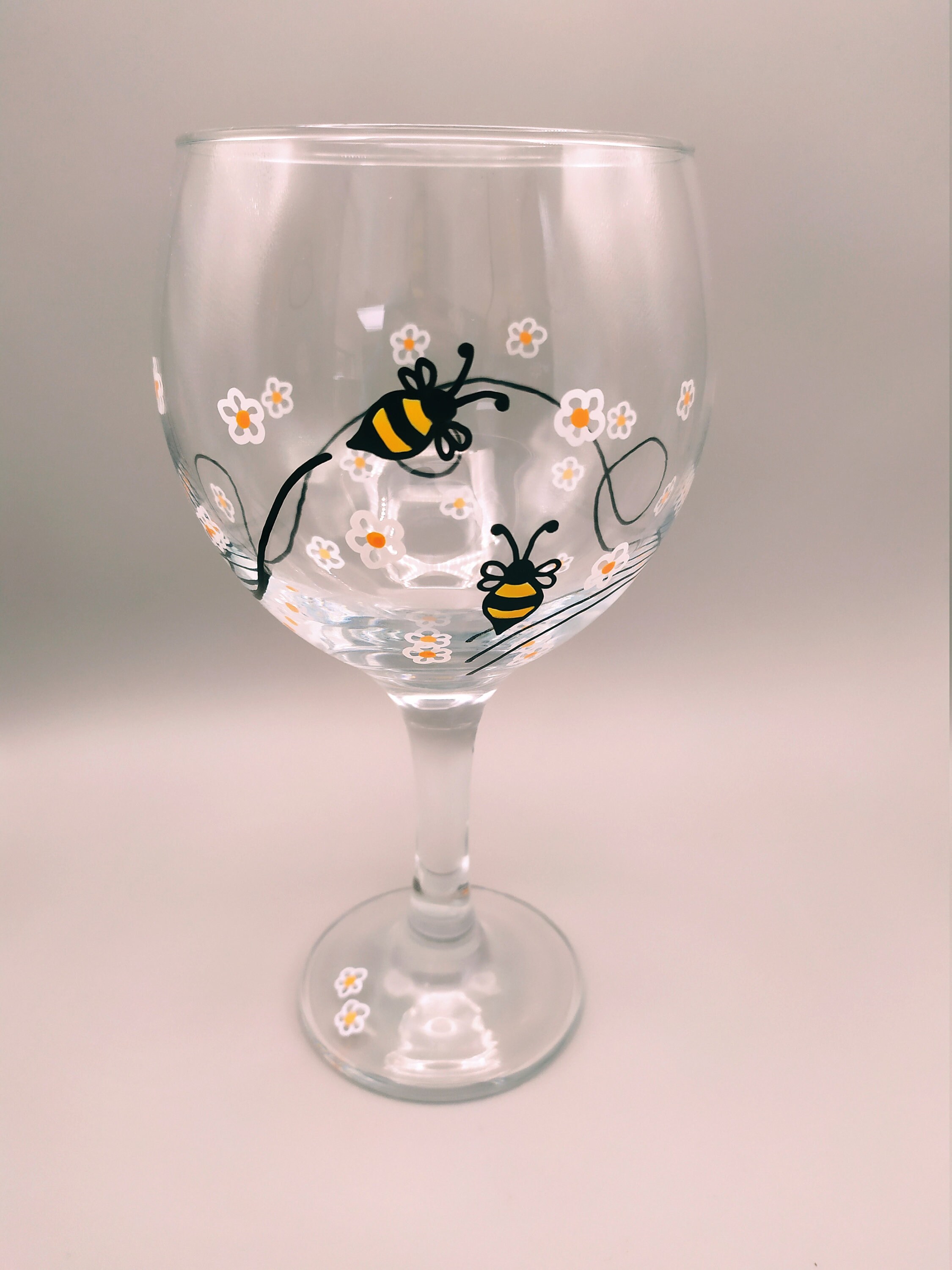Bumble Bee Gin Glass: Hand Painted Christmas Present - Etsy.de